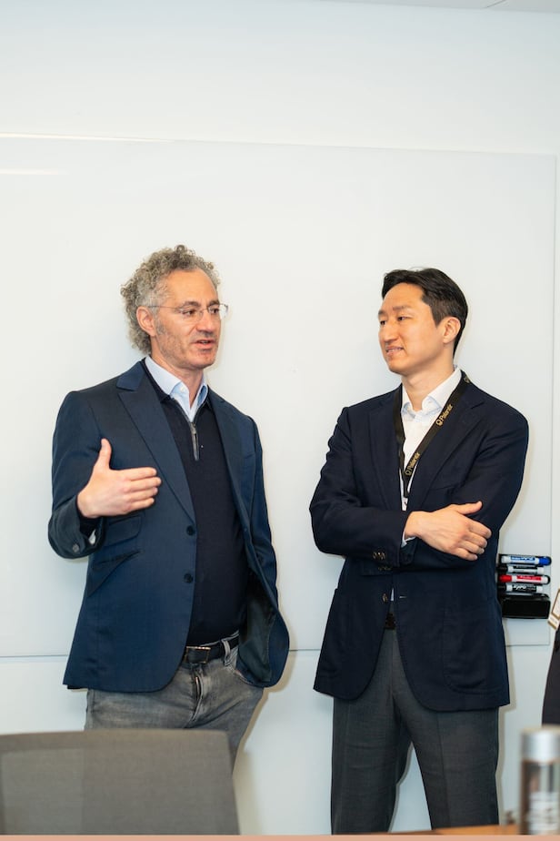 HD Hyundai vice chair Chung Ki-sun discusses AI shipyard project with ...