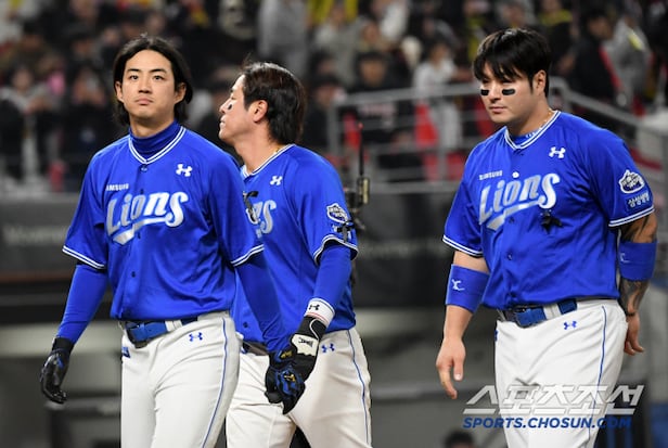 [포토] 삼성 구자욱-박병호 '9회 만루 찬스가 아쉬워'