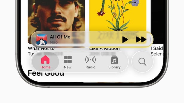 Samsung, Apple update OS on same day with differing focuses