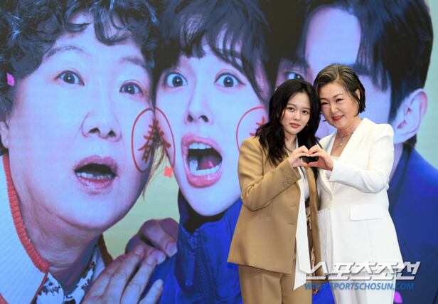 [포토] 정지소-김해숙 '수상한 그녀 기대하세요'