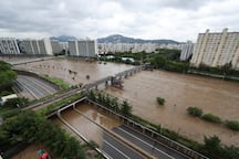 Seoul hit by flash floods as record rain pounds capital region