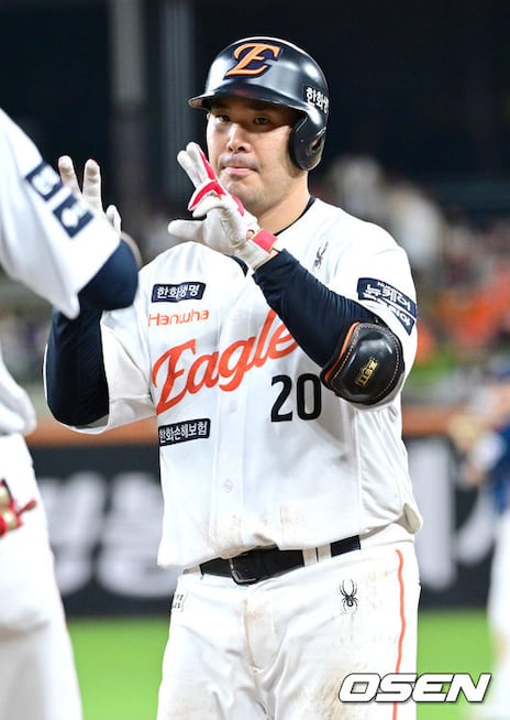 Lee Jaewon Player-Coach Role Signals Hanwha Catching Shift