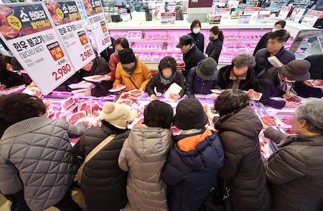 Simultaneous Livestock Disease Outbreaks Spark Triple Food Price Surge