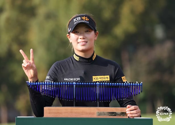 ‘KLPGA 시즌 2승’ 방신실, 여자골프 세계랭킹 61위