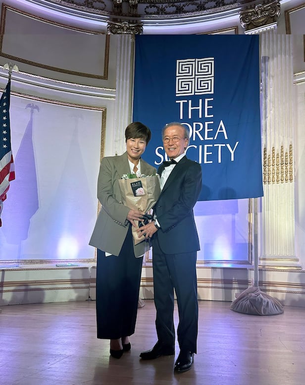 Golfer Pak Se-ri and FILA Chairman receive Van Fleet Award for S. Korea ...