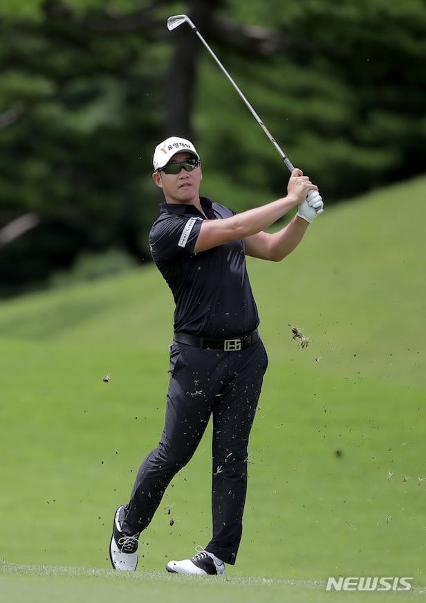 강경남, KPGA 투어 GS칼텍스 매경오픈 1위 질주