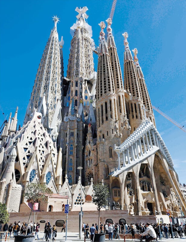 Pope Leo 14 Consecrates Sagrada Familia Tower
